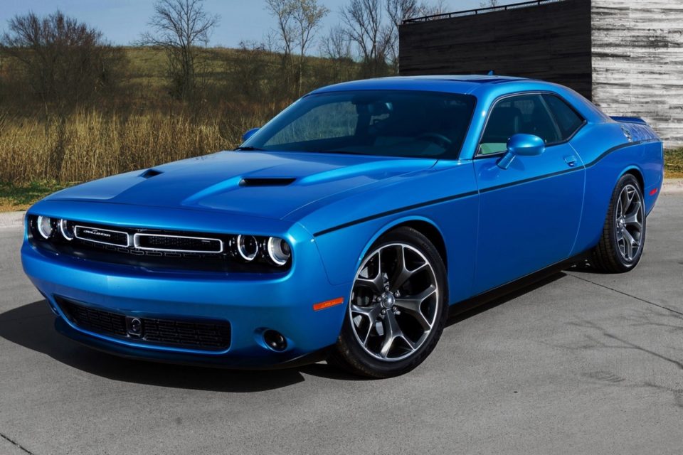 A Closer Look at the SXT and R/T 2016 Dodge Challenger Trim Options ...